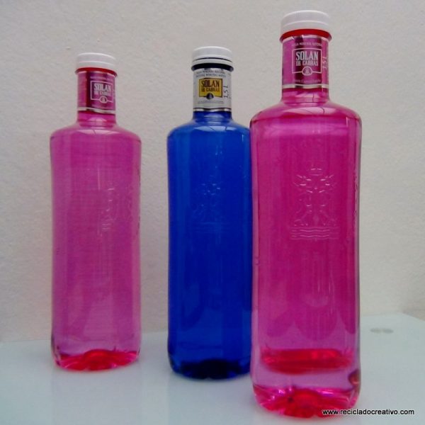 Botellas-Rosas-de-plastico-gotasdesolidaridad-de-Solan-de-Cabras ...